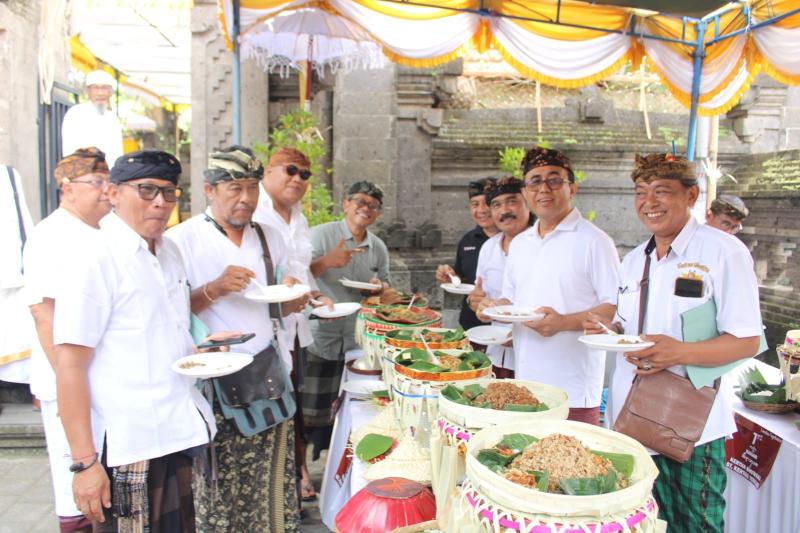 Lomba Penjor Dan Ngelawar Stt Se Desa Dangin Puri Kangin Bali Tribune